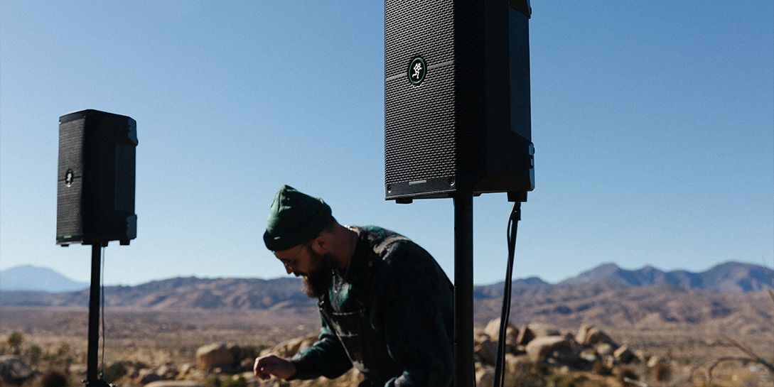 Thump GO 8" Portable Battery-Powered Loudspeaker - MACKIE | MACKIE